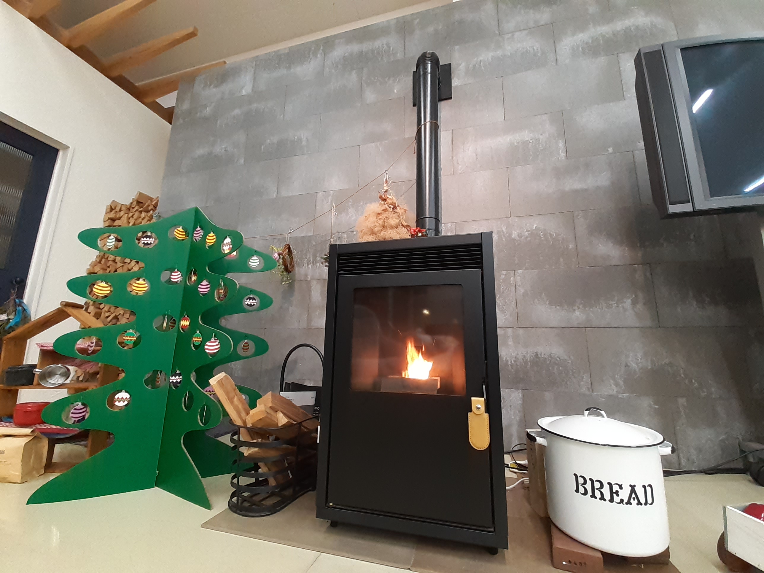 ペレットストーブの季節です。 | 佐世保市二世帯住宅・多世帯住宅｜HALC Design ハルクデザイン